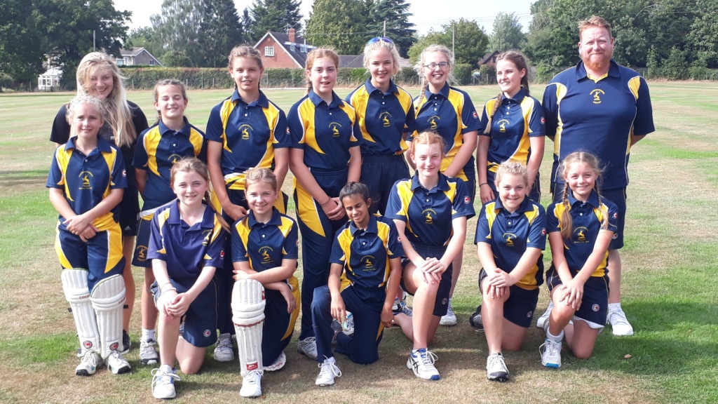 Cricket East - News - Hunts Under 13 Girls enjoy a great summer